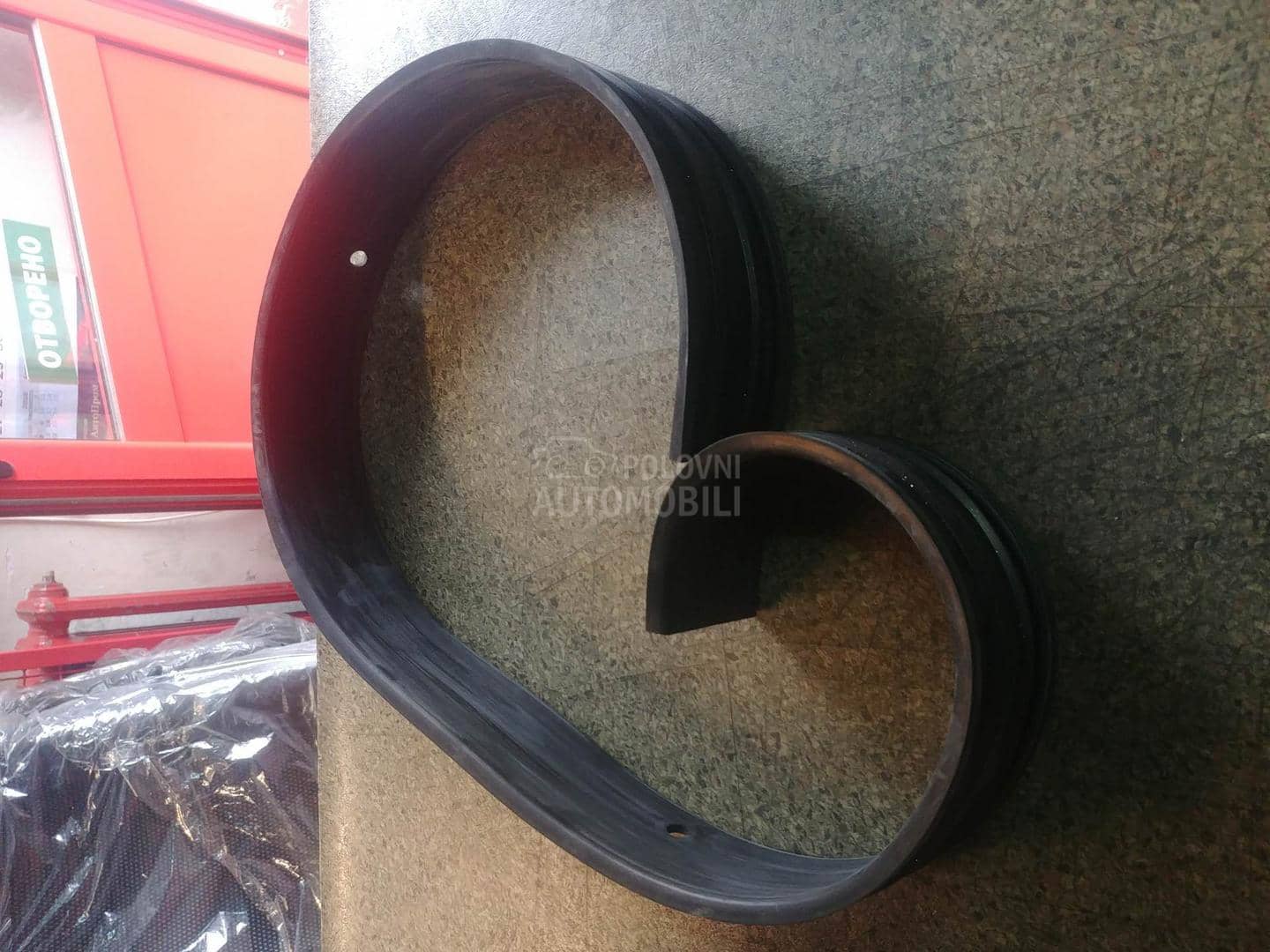 Guma branika ili lajsna za Lada Niva | Auto delovi | Polovni Automobili