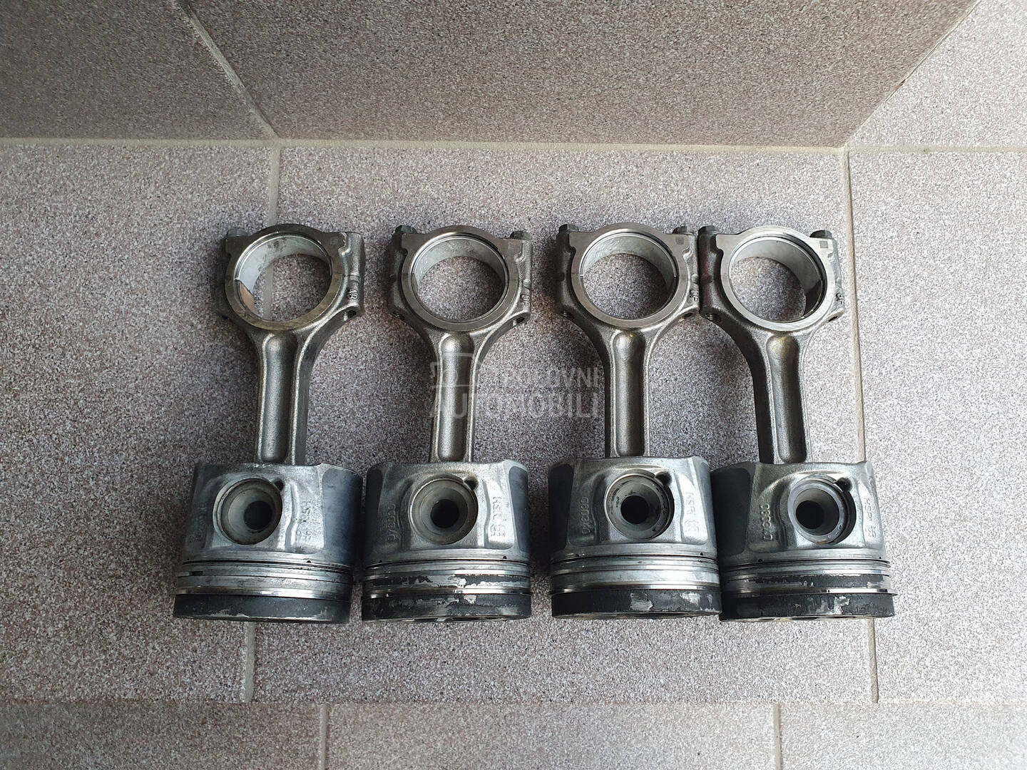 Klipovi i klipnjace 1.6dci | Delovi i oprema za transportna vozila ...