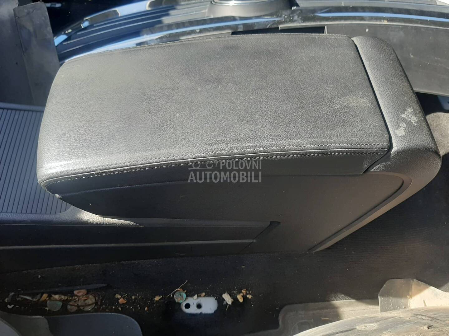 Naslon za ruke za Volkswagen Passat B6 | Auto delovi | Polovni Automobili