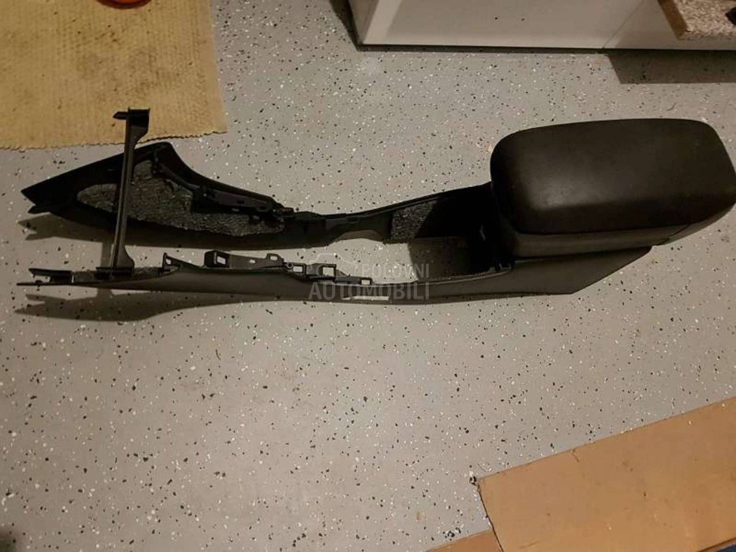 Naslon za ruke za Toyota Avensis od 2009. do 2015. god. | Auto delovi ...