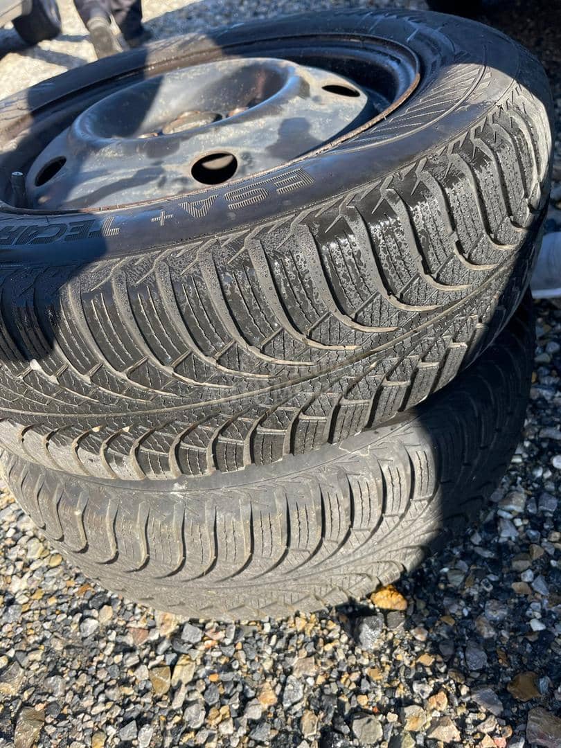 Semperit 195/65 R15 Zimska | Gume | Polovni Automobili