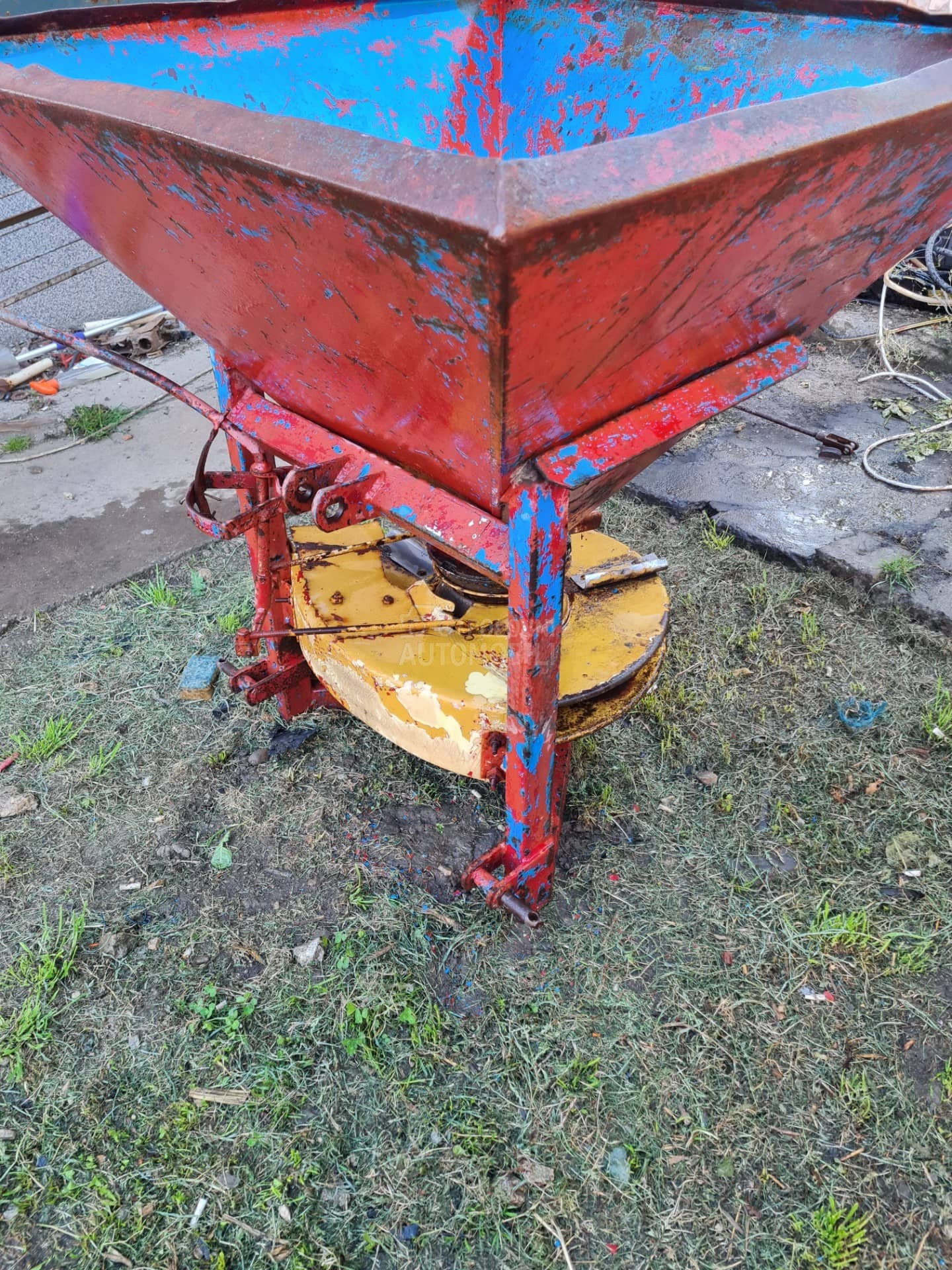 Polovni Sip Ciklon rasipač 2000. god. Polovni Automobili Srbija, Ruma