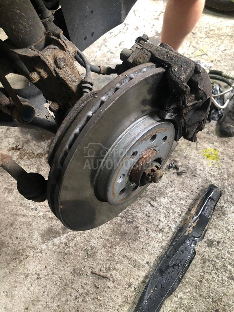 Diskovi prednji kao novi za Opel Meriva | Auto delovi | Polovni Automobili