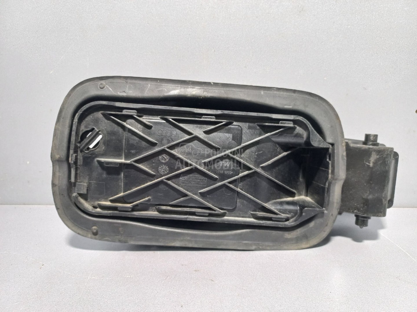 POKLOPAC REZERVOARA za Audi A4 - 8W0809906 | Auto delovi | Polovni ...