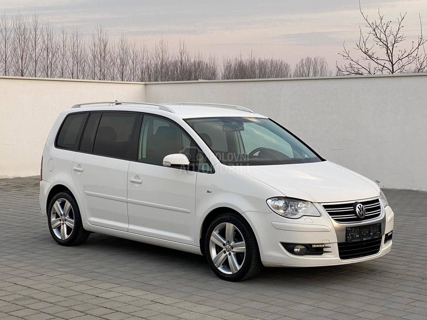 Volkswagen Touran TSI R-LINE DSG CH | Polovni Automobili