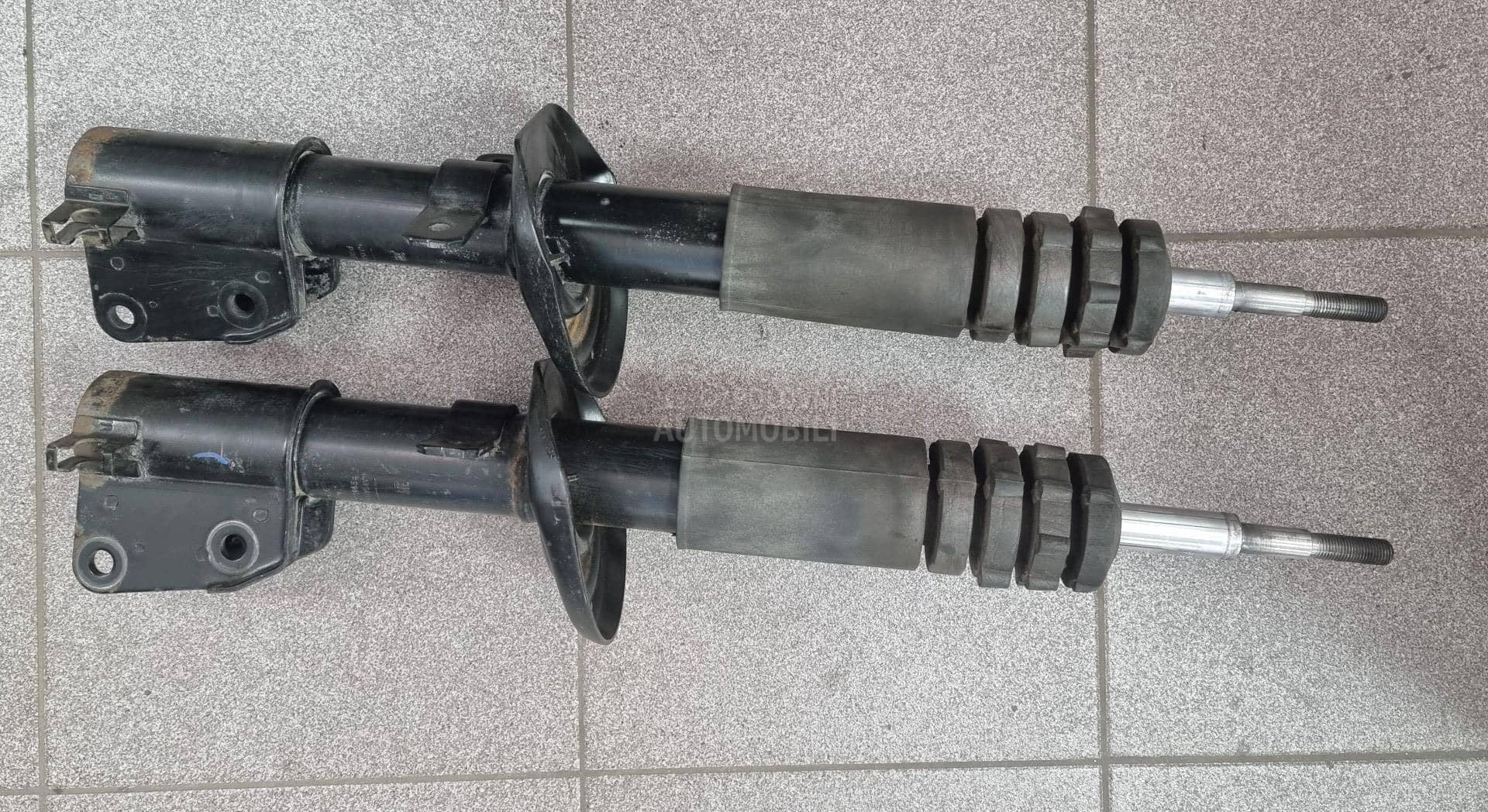 Trafic 3 Prednji amortizeri | Delovi i oprema za transportna vozila | Polovni Automobili