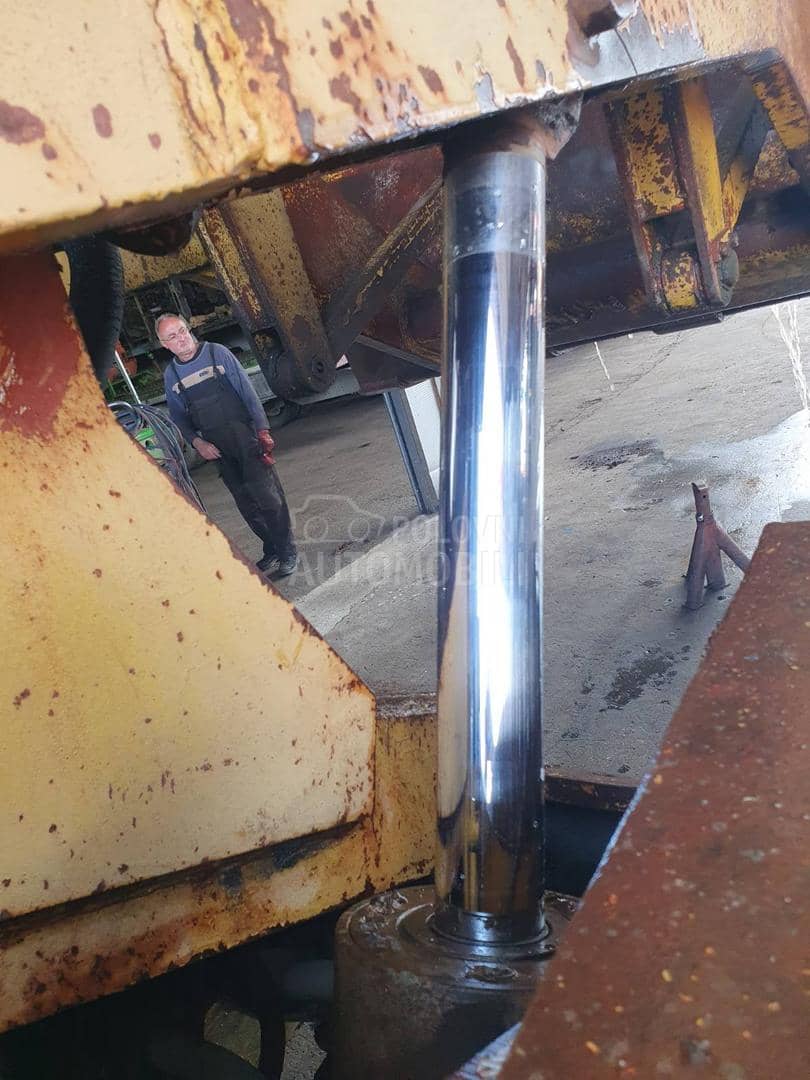 Klipovi za ULT 160 | Delovi i oprema za Radne mašine | Polovni Automobili