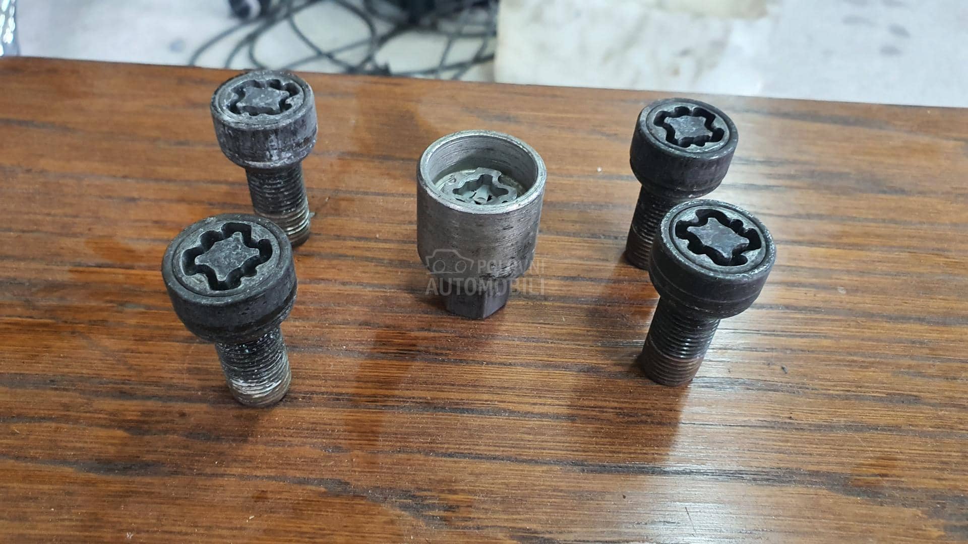 SIGURNOSNI SRAF ZA ALUFELNE za Audi A2, A3, A4 ... od 2000. do 2022 ...