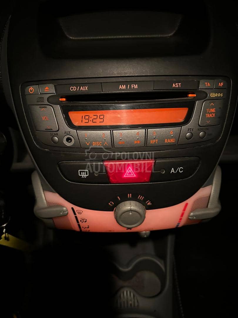 Radio CD za Peugeot 107 | Auto oprema | Polovni Automobili