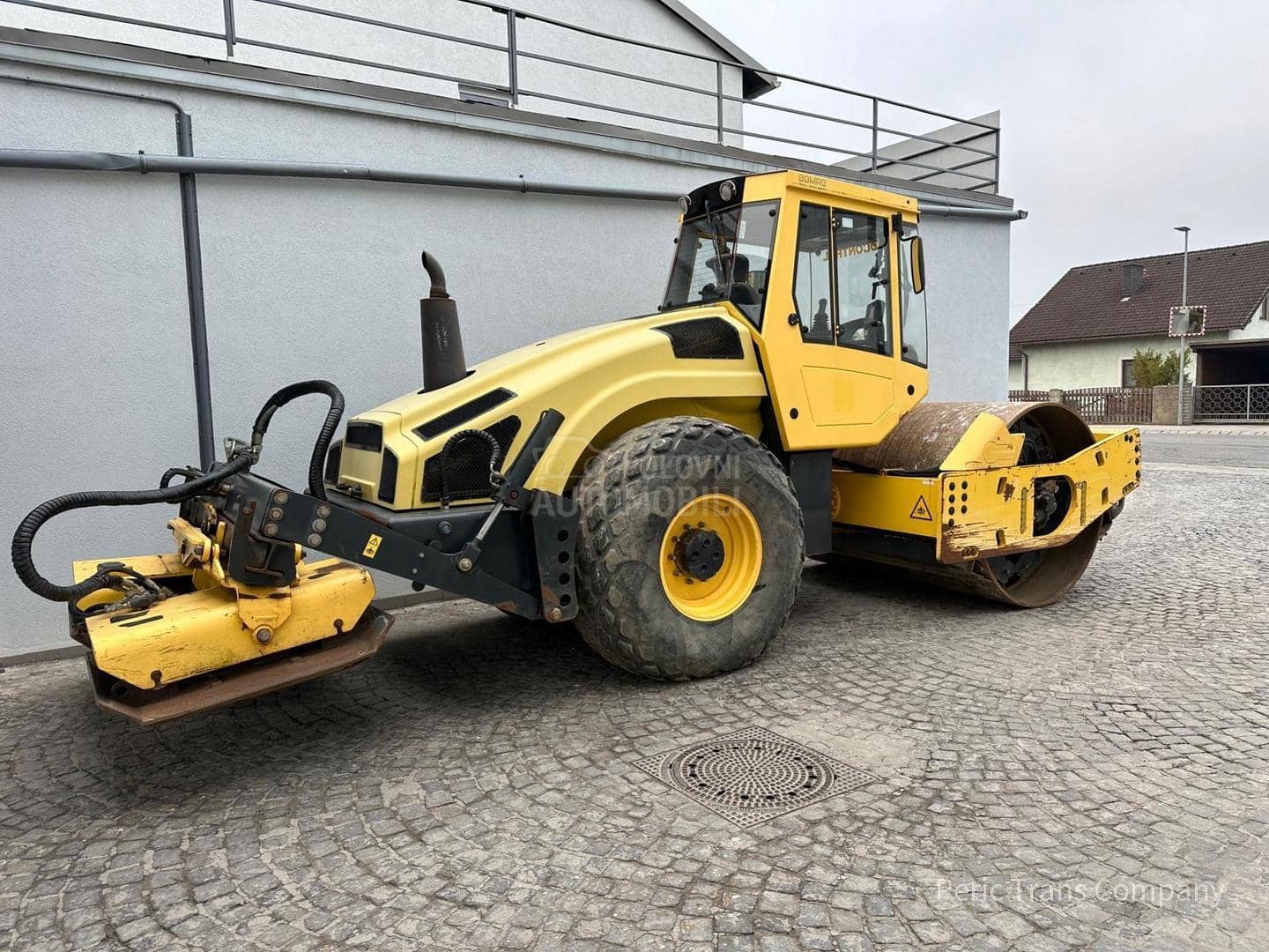 BOMAG BW 213 DH4 BVC kompaktor | Polovni Automobili