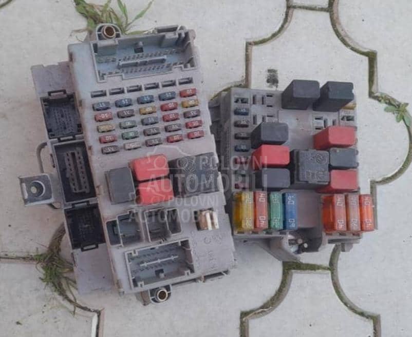 Kutija tabla sa osiguracima za Fiat Doblo od 2000. do 2010. god. | Auto delovi | Polovni Automobili