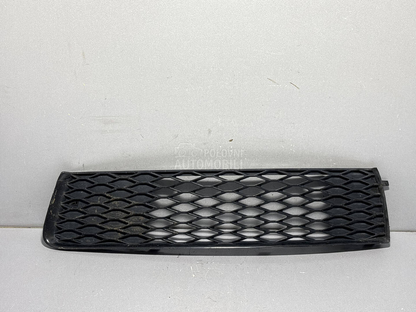 RESETKA BRANIKA za Audi Q7 - 4L0807697B | Auto delovi | Polovni Automobili