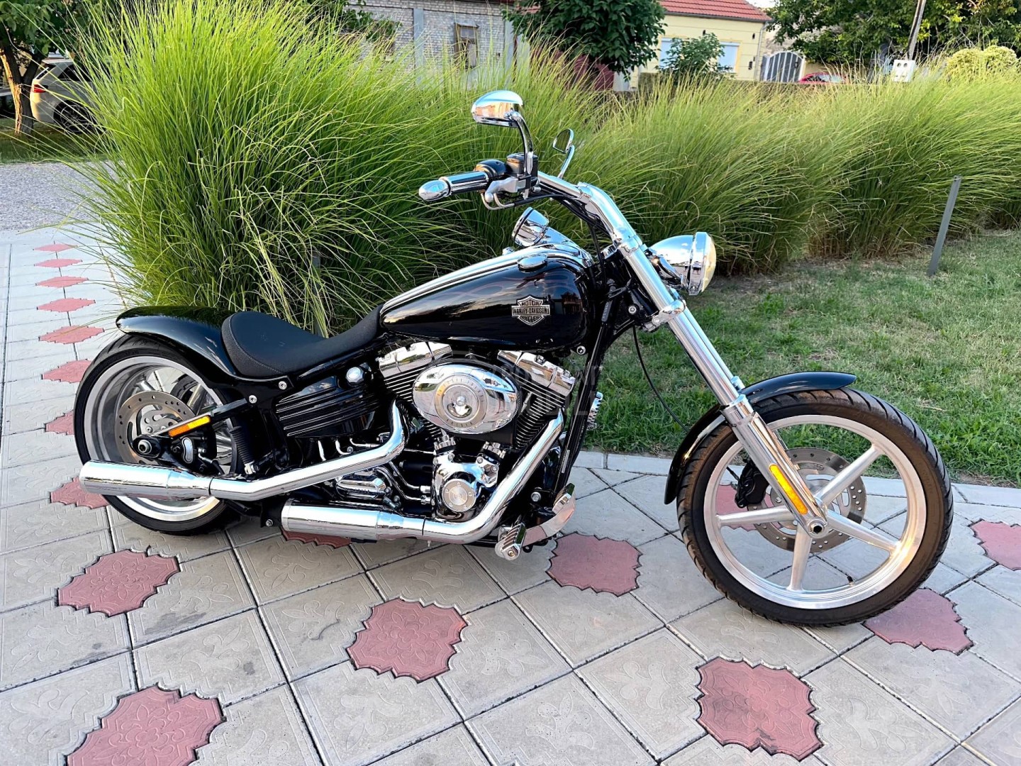 Harley Davidson FXCWC rocker c custom NOV | Polovni Automobili