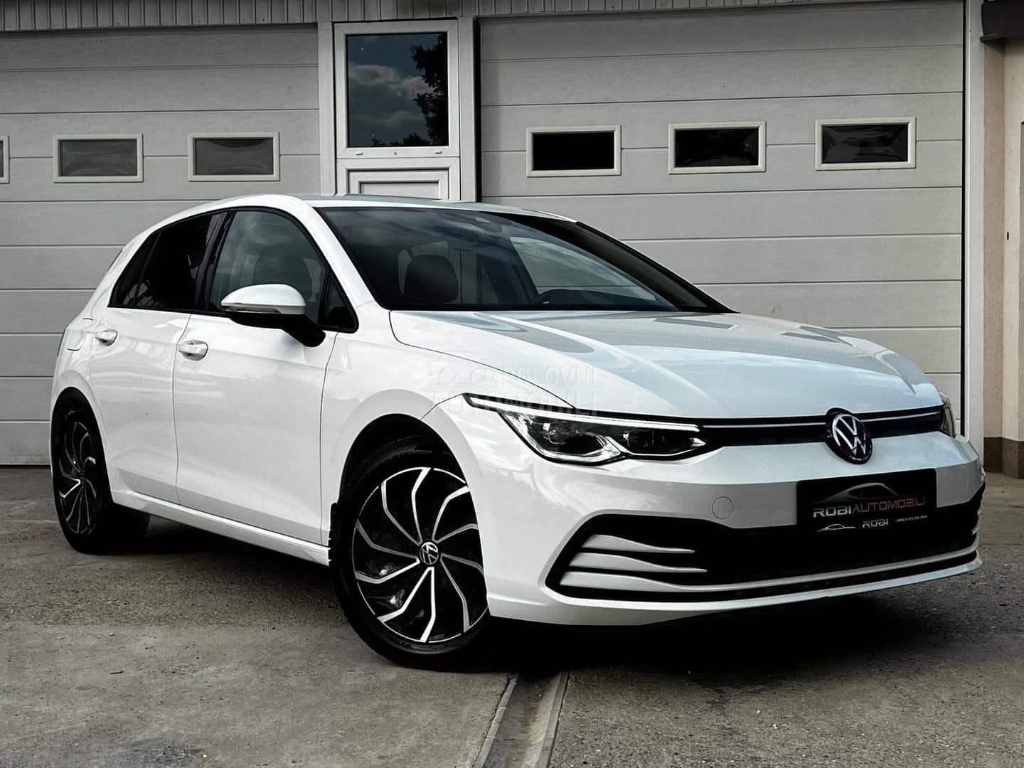 Volkswagen Golf 8 3.o. ooo .k.m | Polovni Automobili