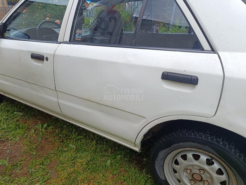 Polovni Mazda 323 sedan 1990. god. Polovni Automobili Srbija, Niš