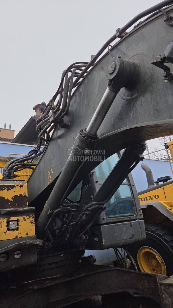 Cilindri boom ruke za Volvo bagere | Delovi i oprema za Radne mašine ...